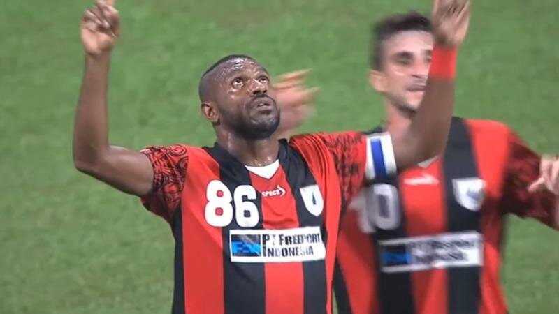 Boaz Solossa vs Warriors FC