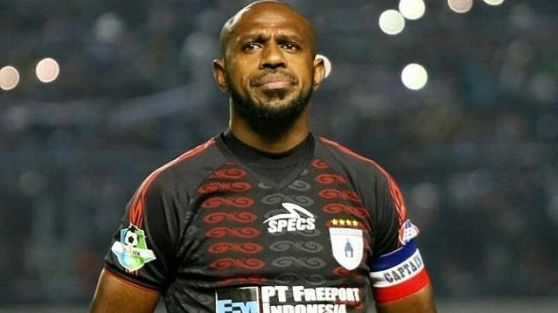 Boaz Solossa vs Warriors FC